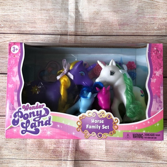 Wonder Pony Land | Toys | Wonder Pony Land Little Pony Family Set Of 4 ...